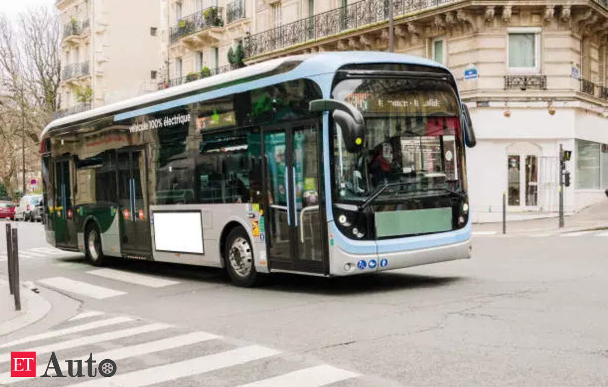 Nhtsa: US safety agency to require automatic emergency braking on heavy ...