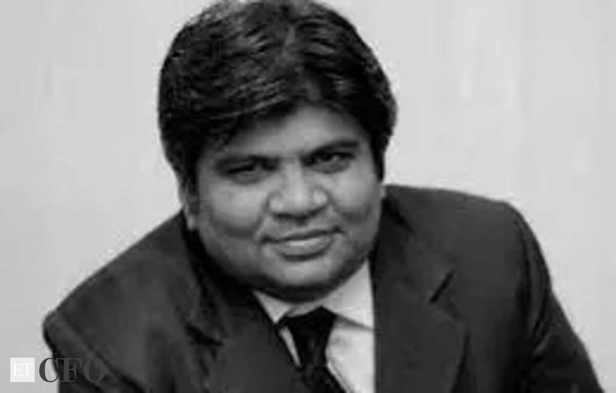 Cfo Movement SBI CFO Charanjit Surinder Singh Attra Steps Down ETCFO
