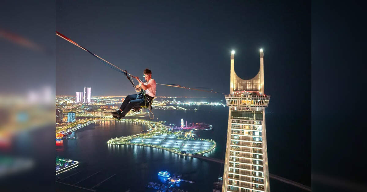 Record set in Qatar for world’s longest LED slackline walk, ETTravelWorld
