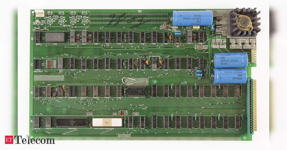 Vintage computer that helped launch the Apple empire is being sold at ...