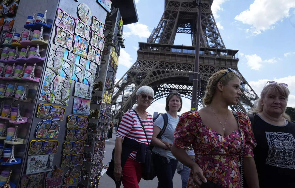 France Tourism France Hoping Tourism Revenue To Rise To 67 Bln Euros