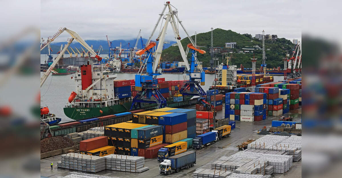 CFS operators takes on APSEZ over new extra levy at Hazira Port, ETInfra