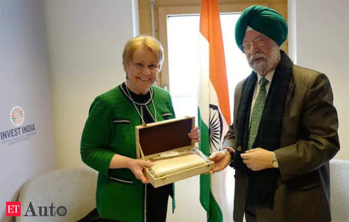 Hardep Puri Met Vicki Hollub: Union Minister Hardeep Puri discusses ...