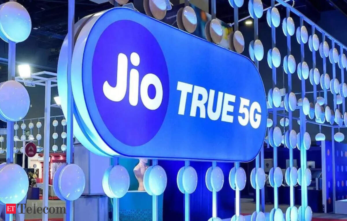Fire at data centre causes India-wide outage for Reliance Jio users, ET ...
