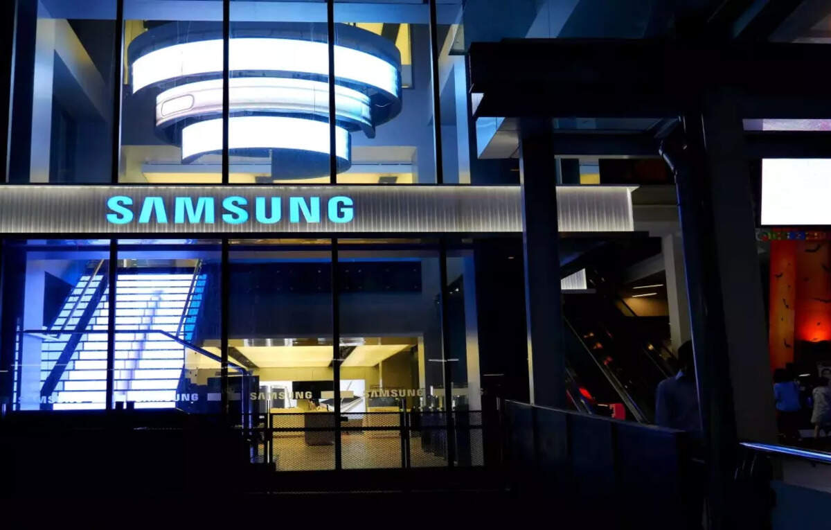 Samsung plans to invest $1.8 bln more in Vietnam for OLED manufacturing ...