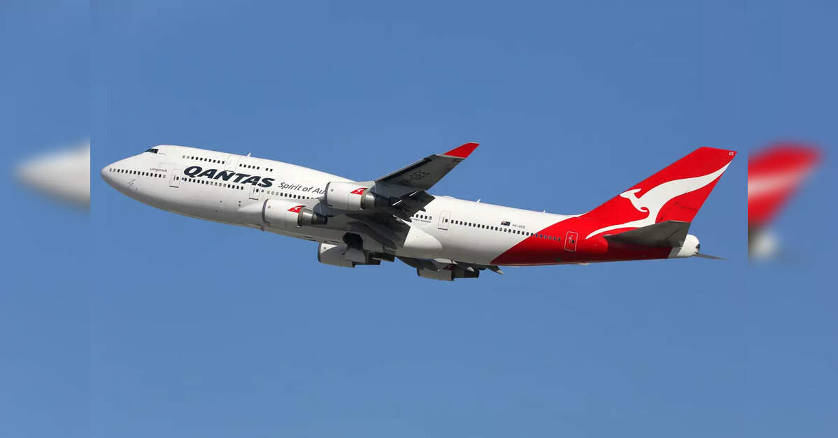 Qantas Emergency Landing: Qantas plane returns to Australia airport due ...