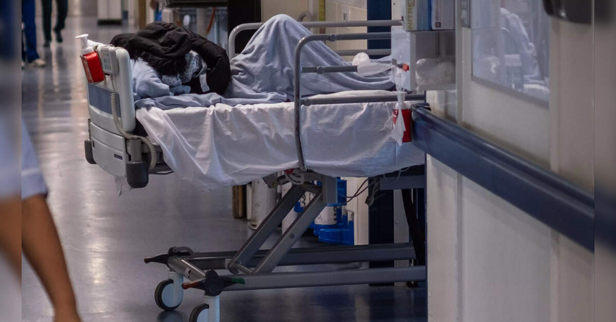 Patients dying in corridors as UK hospital standards 'collapse': report ...