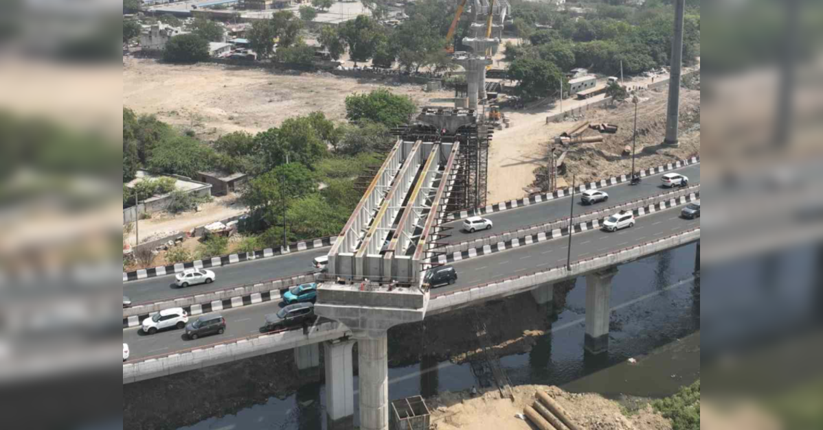 200-tonne steel span installed on Barapullah Flyover for Namo Bharat ...