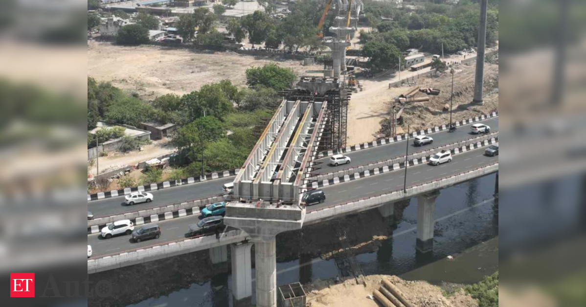 200-tonne steel span installed on Barapullah Flyover for Namo Bharat ...