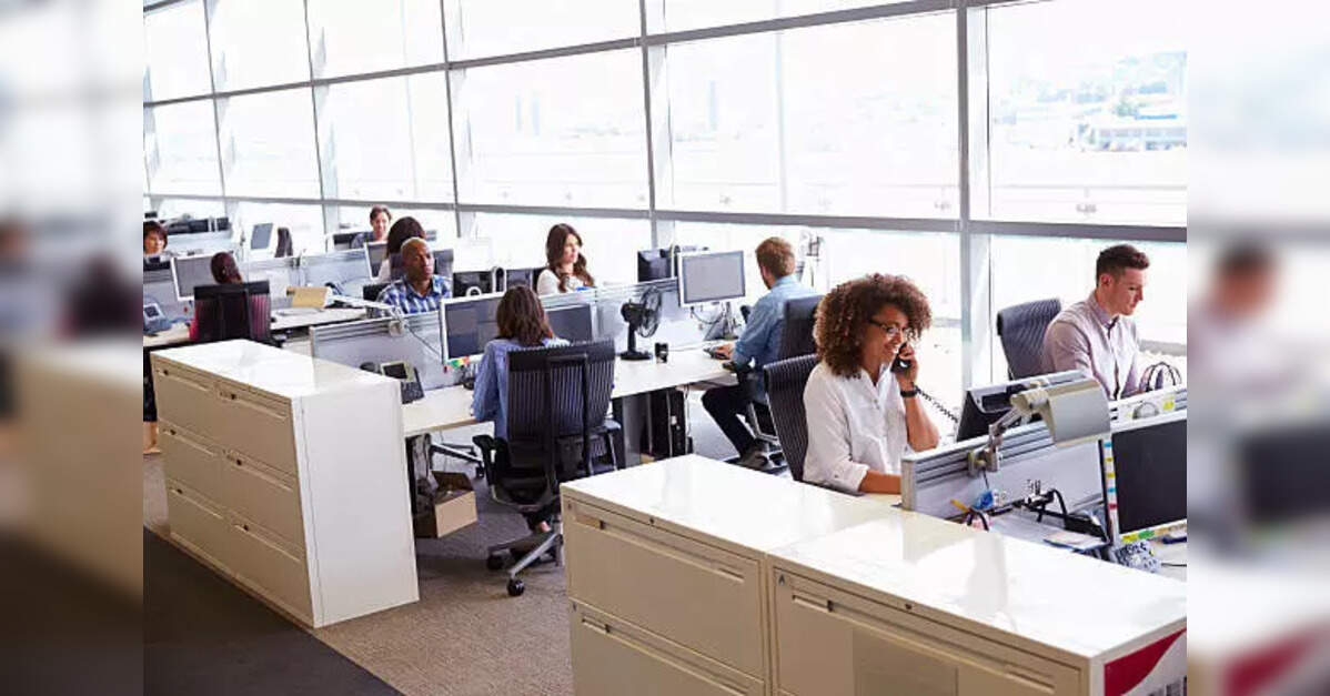 Starbucks Corporate Employees: Starbucks Implements Four-Day In-Office ...