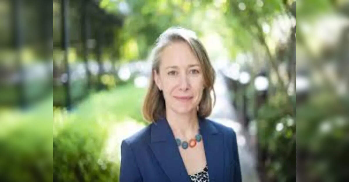 Hawaiian Airlines Leadership Change: Joe Sprague Retires, Diana Birkett ...