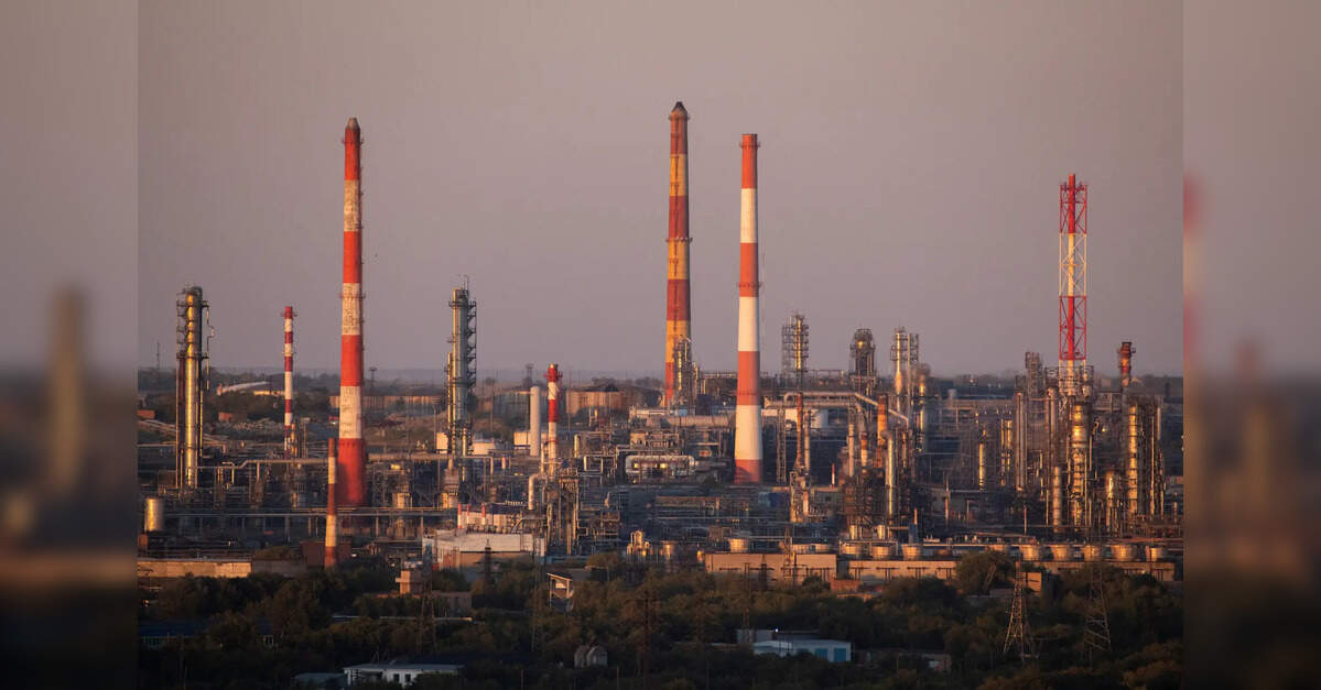 Vitol and Glencore set to make formal bids for Chevron's Singapore ...