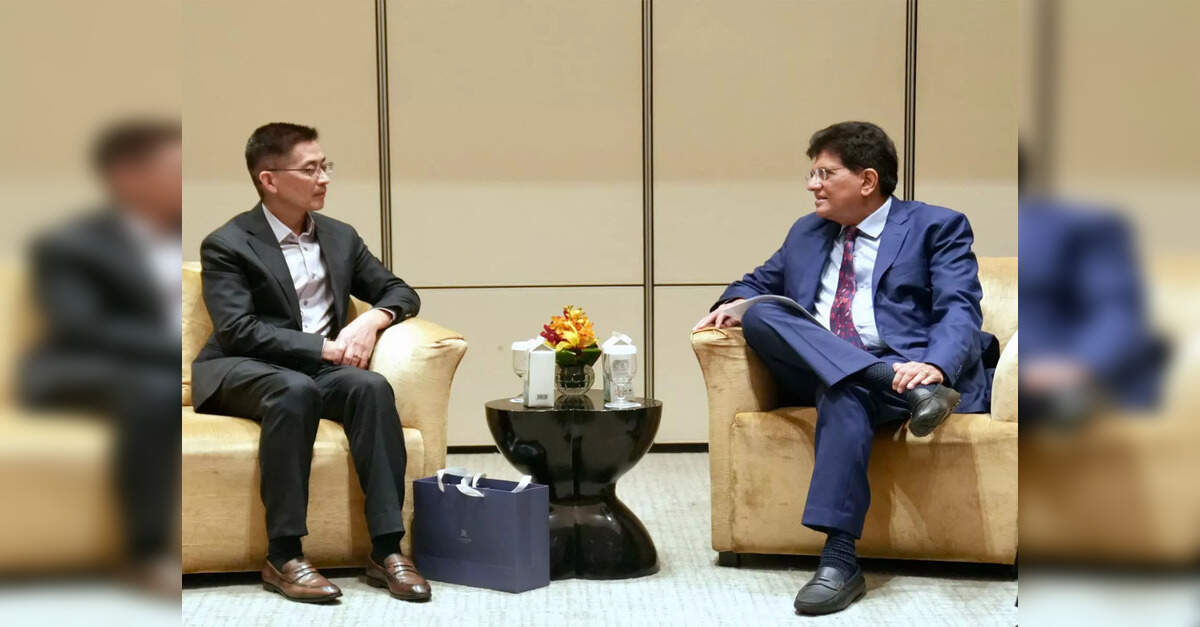Union Minister Piyush Goyal meets Sembcorp CEO to explore collaboration ...
