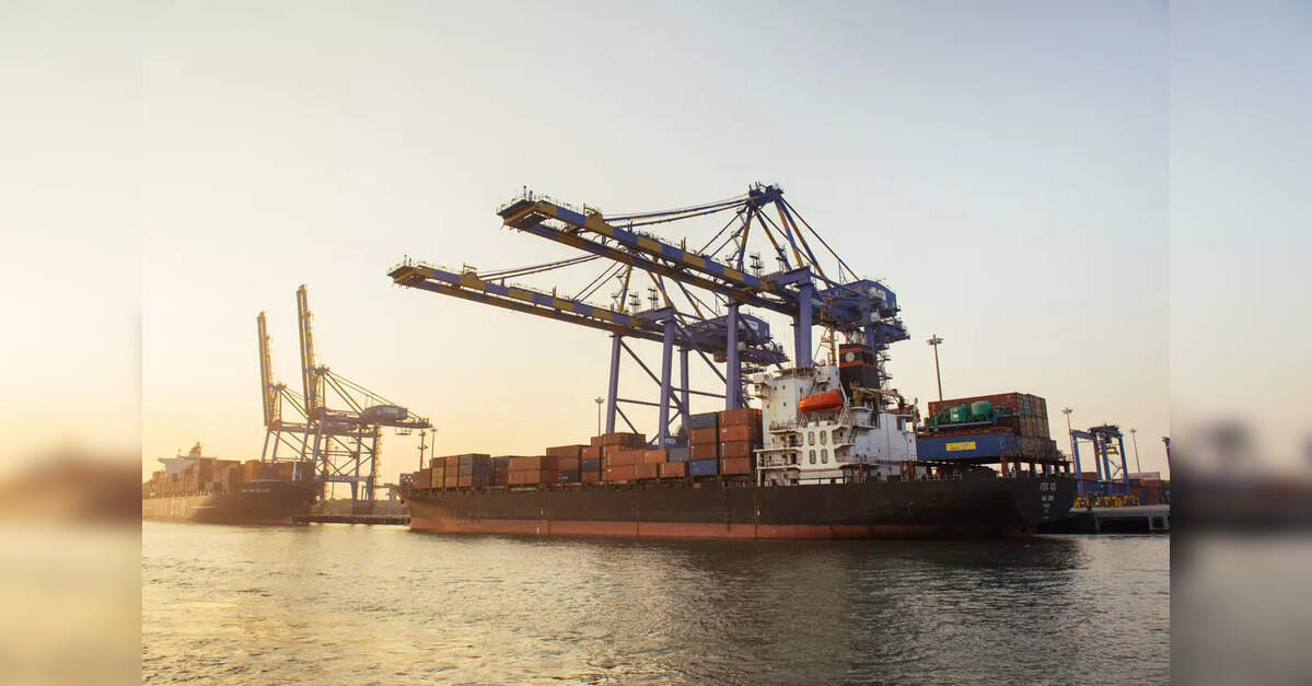 Kandla Terminal Sets Record with 60,708 TEUs in October 2025, ETInfra