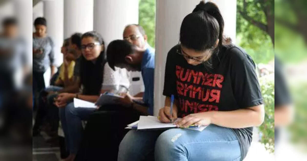 Delhi University committee sends Economics, History courses back for ...