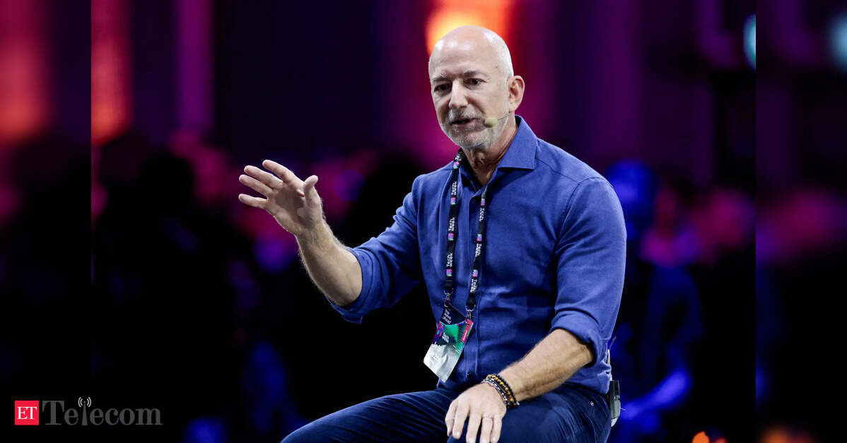 Jeff Bezos' Blue Origin Launches Ambitious 5,408-Satellite 'TeraWave ...