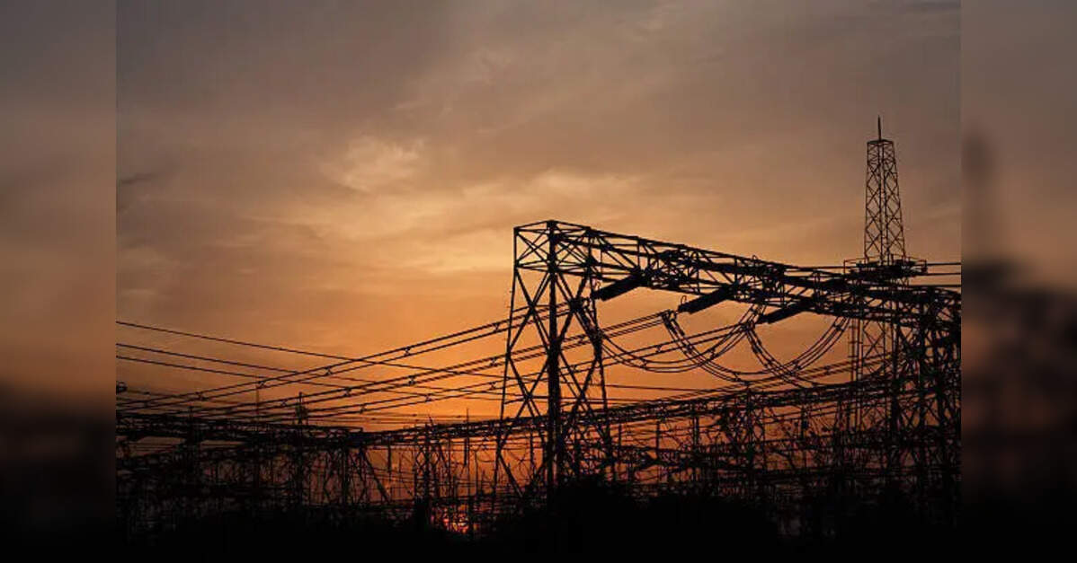 Power outages acrosscity shine poor light ondiscoms' preparedness ...