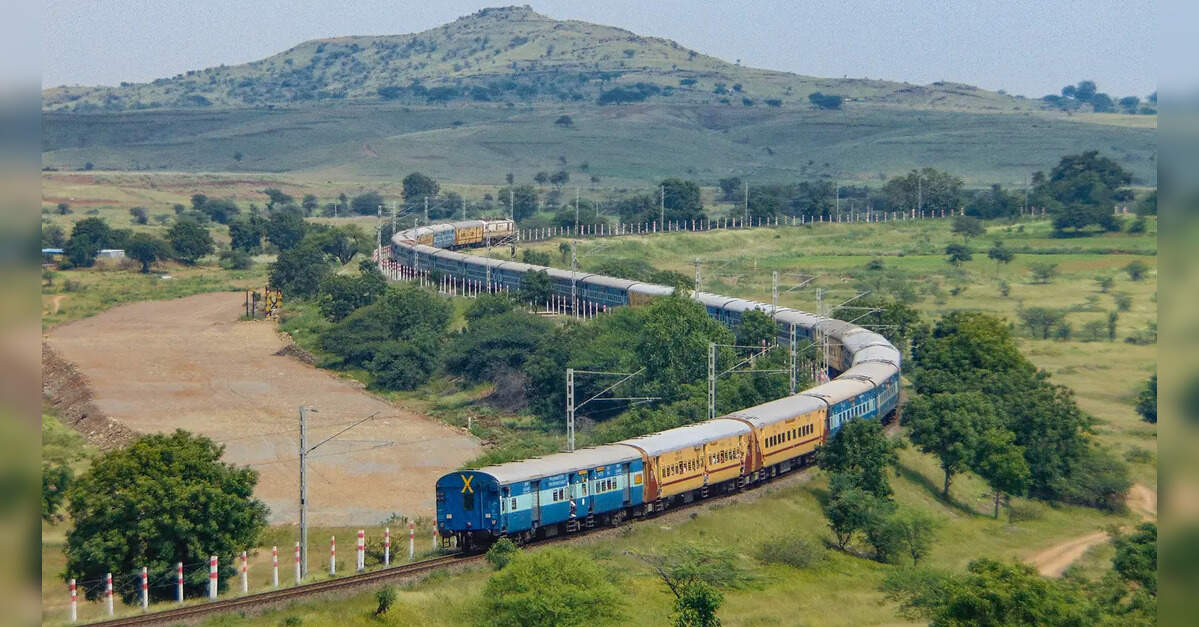 34 Years of Ladies Special Train: A Milestone in Women's Commuting in ...