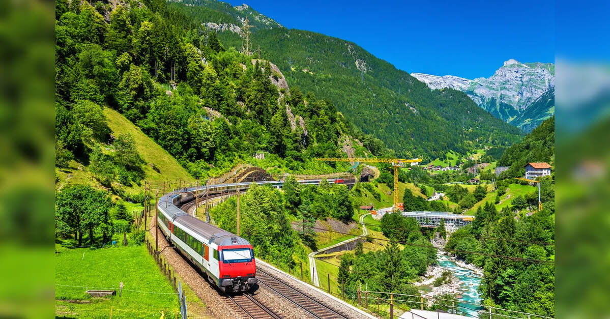 DIG reviews security preparedness along Kashmir railway network, ETInfra