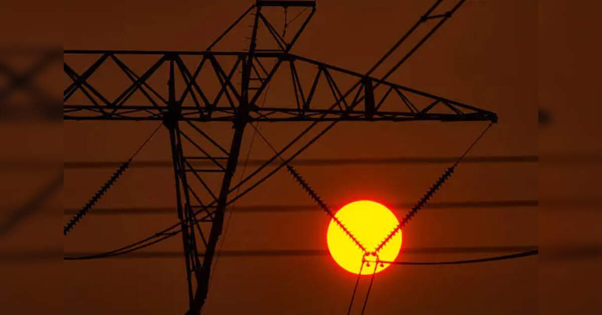 Delhi's Power Demand Surges Past 8000 MW Amid Intense Heat, ETEnergyworld