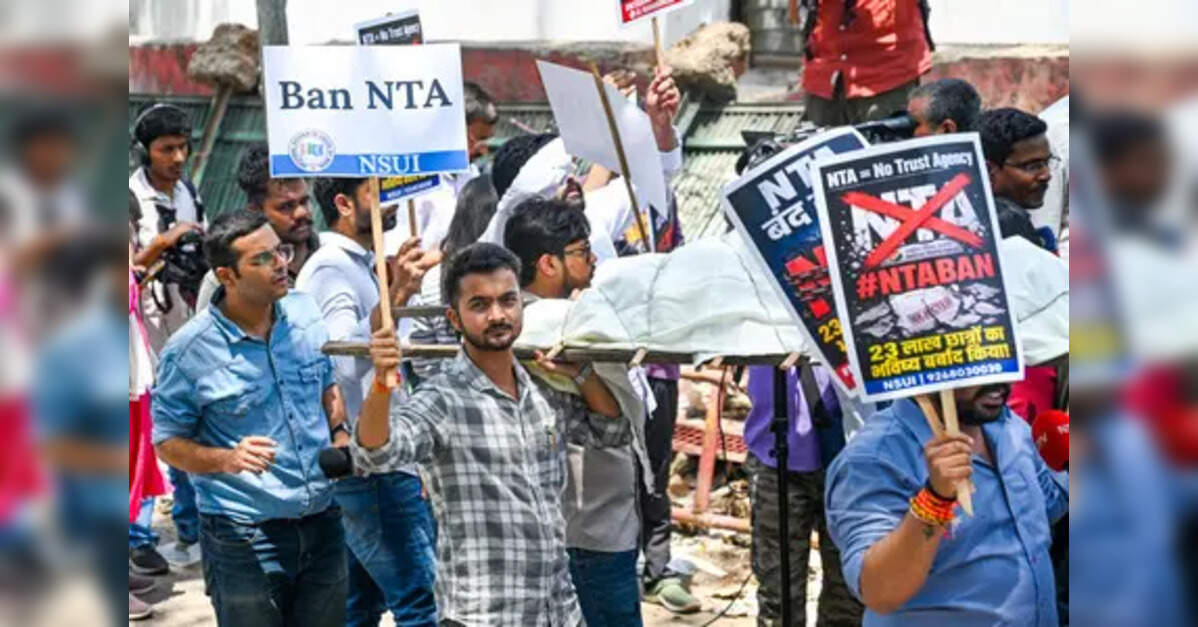 NEET paper leak: NSUI protests before Pradhan's home demanding ...