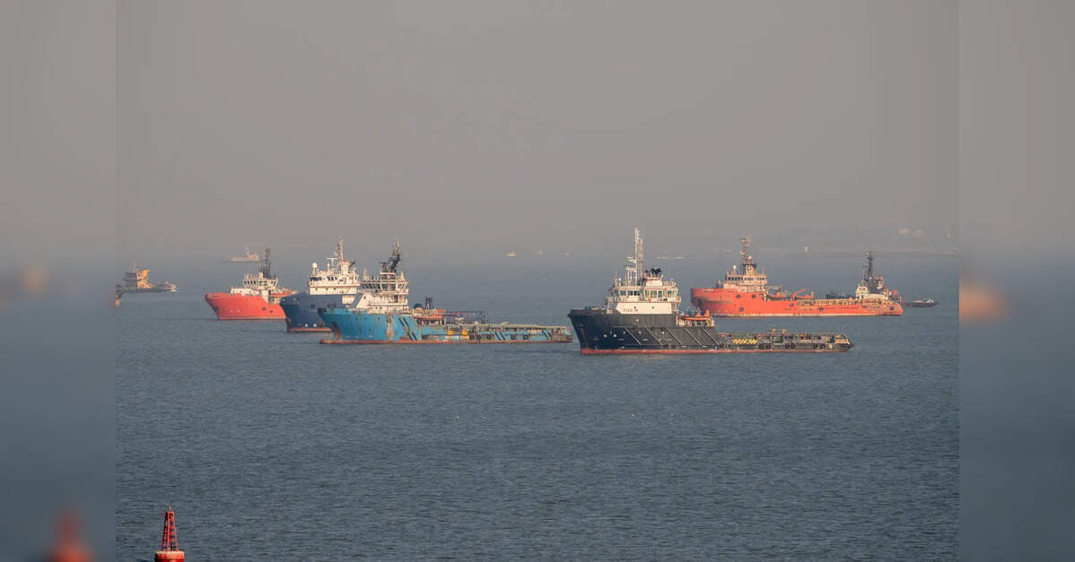 Three oil, LNG tankers exit Hormuz with transponders off, ETEnergyworld