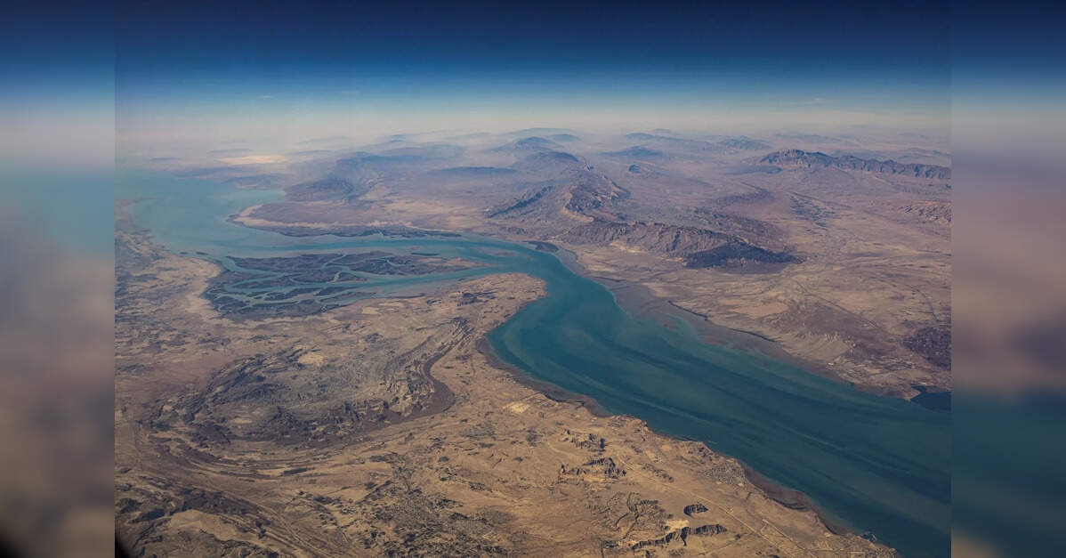 US-Iran Ceasefire: Merchant ships desert Strait of Hormuz amid renewed ...