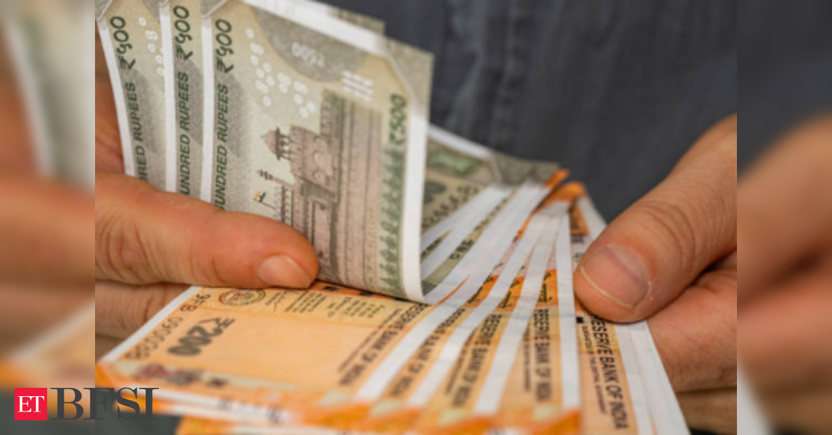 Bank Deposits Experience Unexpected Decline After Year-Long Growth, ETBFSI