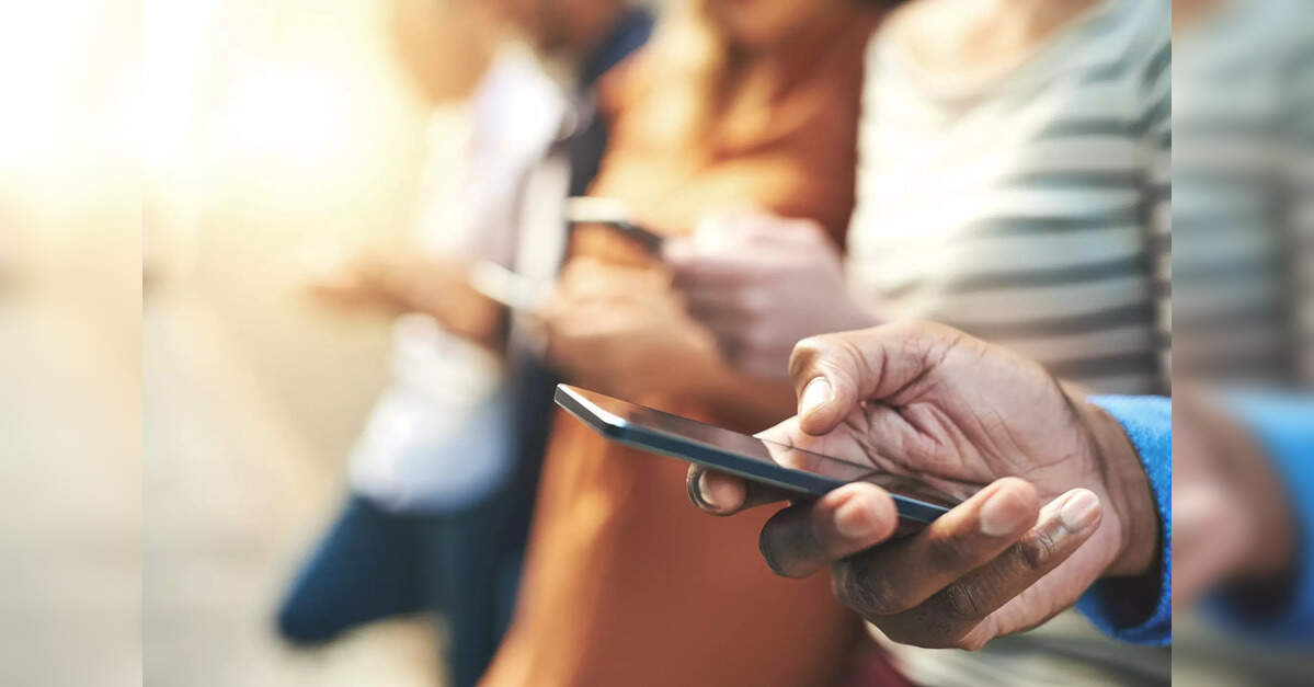 Smartphone Shipments: Global Smartphone Market Faces Record Decline ...