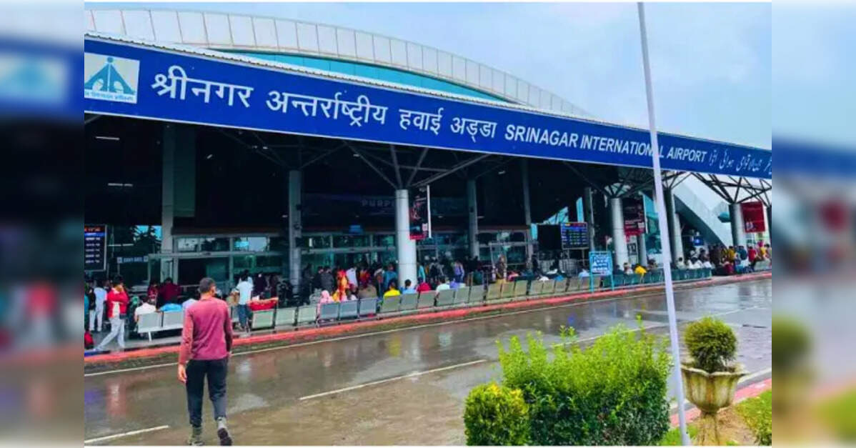 Srinagar Airport announces partial runway closures for maintenance ...