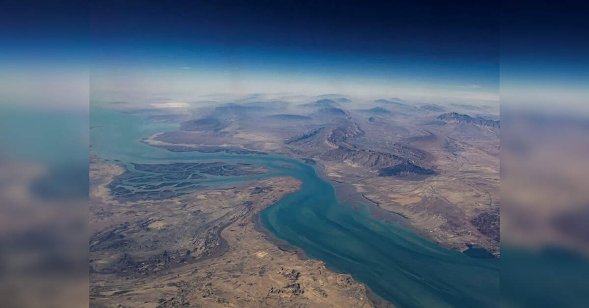Strait of Hormuz Closure: A Crucial Call for Renewable Energy ...