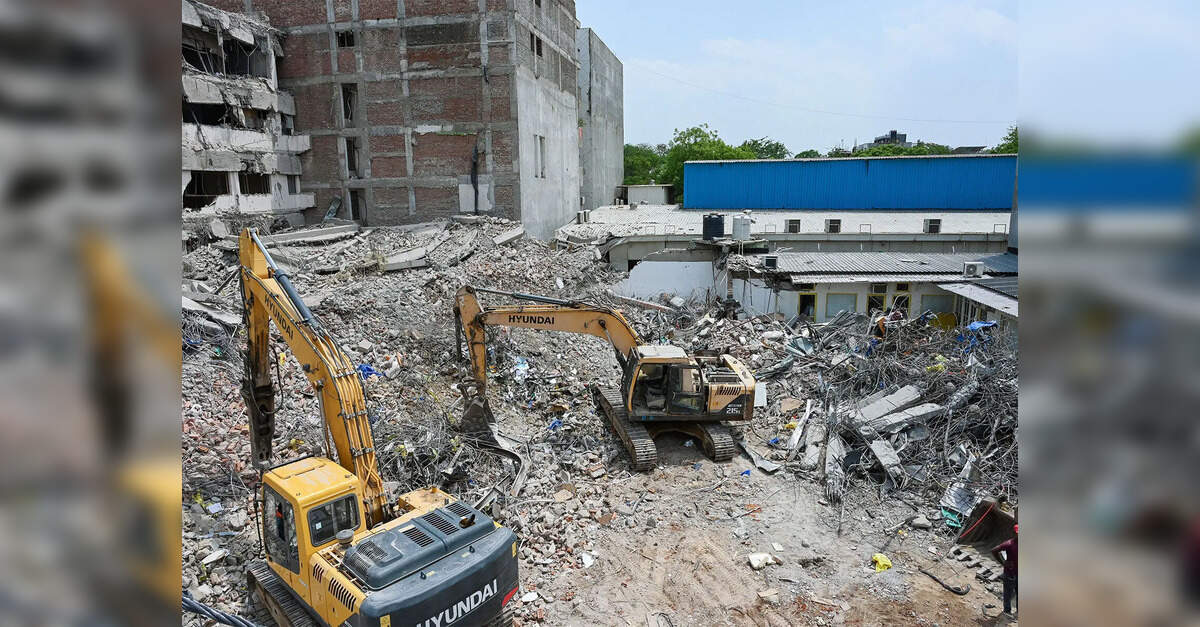 After Saket building collapse, students face anxious calls and pressure ...
