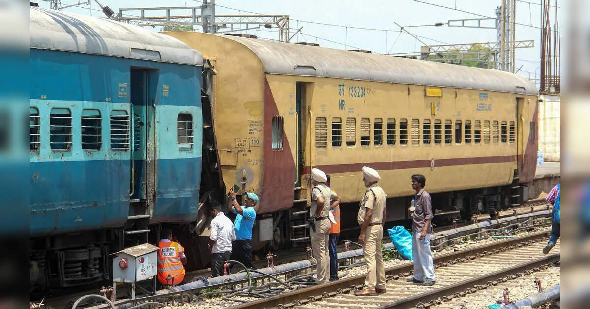 Katra-bound coach develops crack, partially separates at Ludhiana; no ...