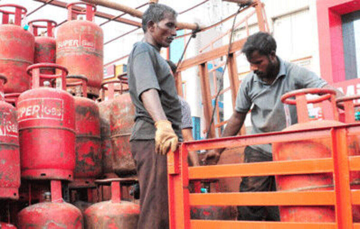 Get mini LPG cylinders at petrol pumps, grocery stores soon, Energy ...