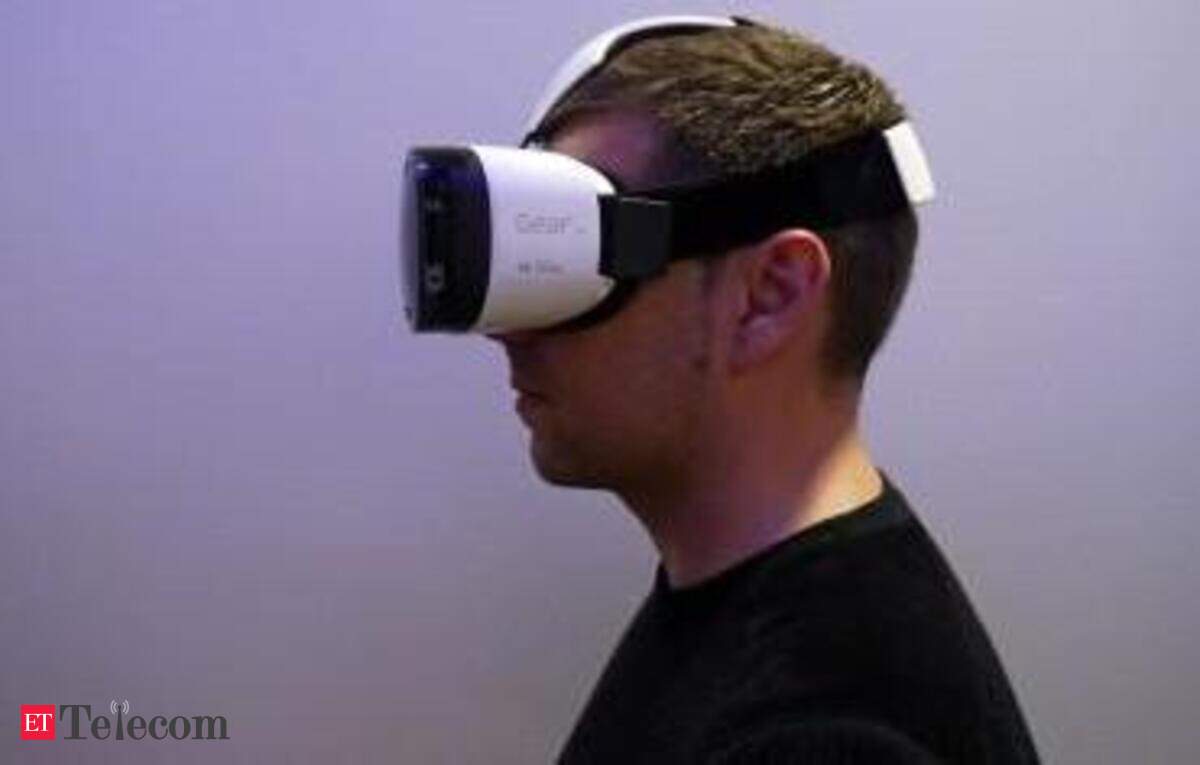 Samsung launches Gear 2 smartwatch, Gear VR headset in India, Telecom ...