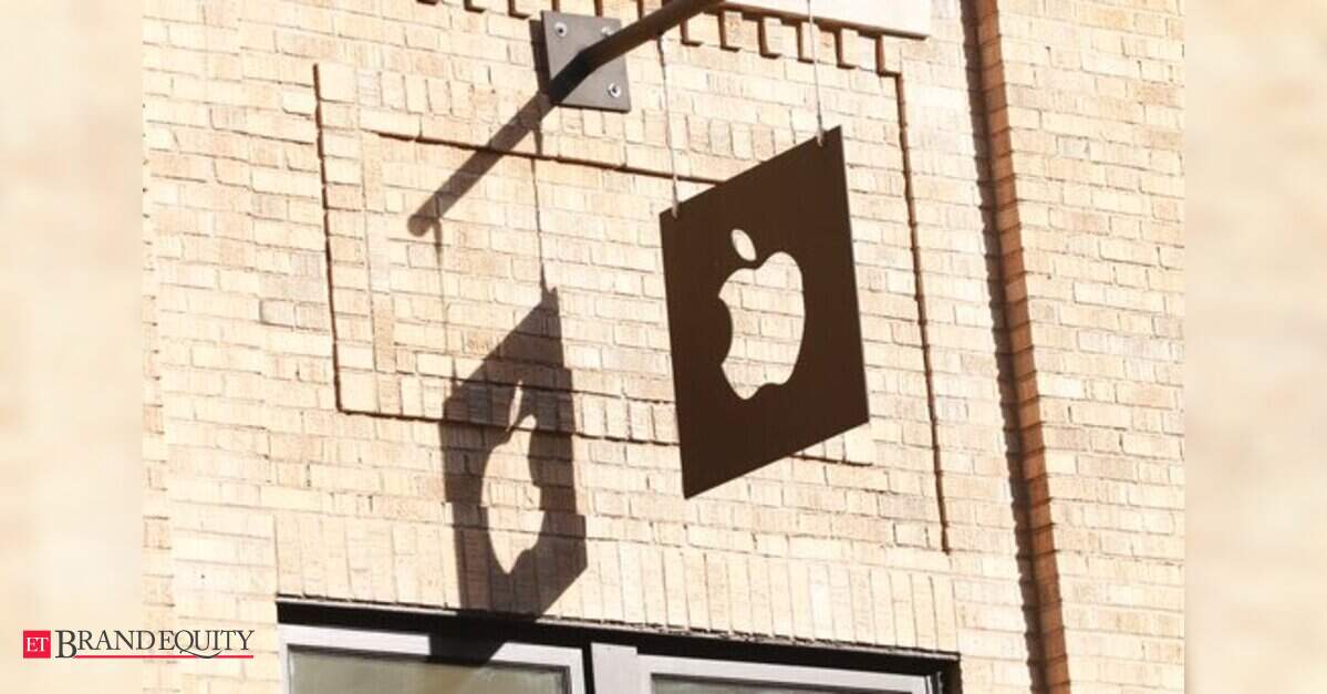 Apple Inc hits $1 trillion stock market valuation, becomes first ...