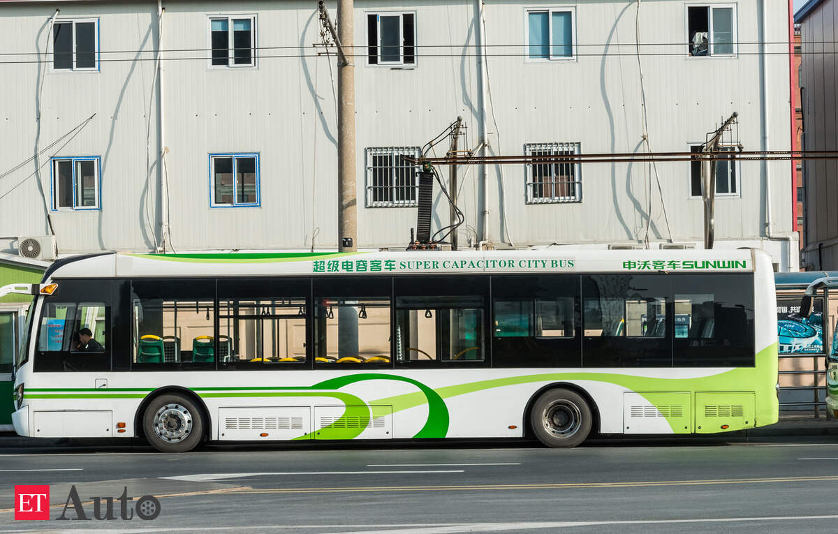 Coronaviorus: Wuhan buses hit road after two-month lockdown, Auto News ...