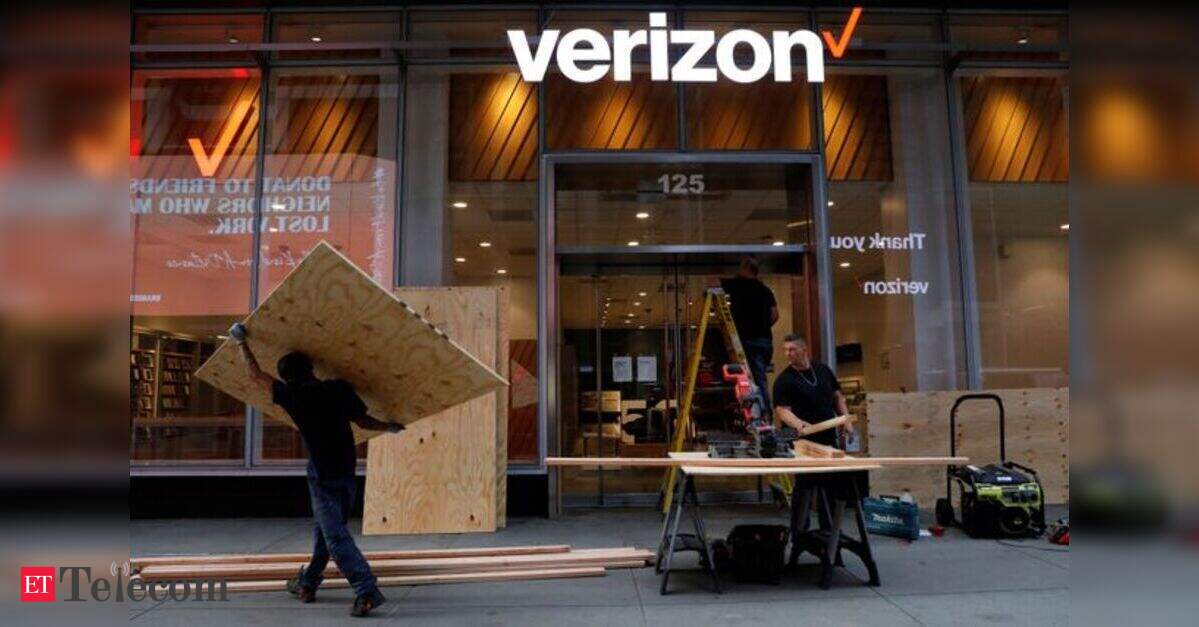 Verizon Communications: Verizon pulls ads from Facebook, Instagram as ...