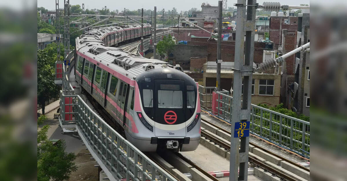 Delhi Metro: DMRC launches prototype of indigenous driver training ...