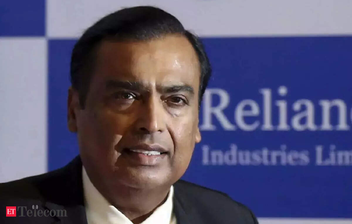 Mukesh Ambani talks of leadership transition at Reliance; wants to ...