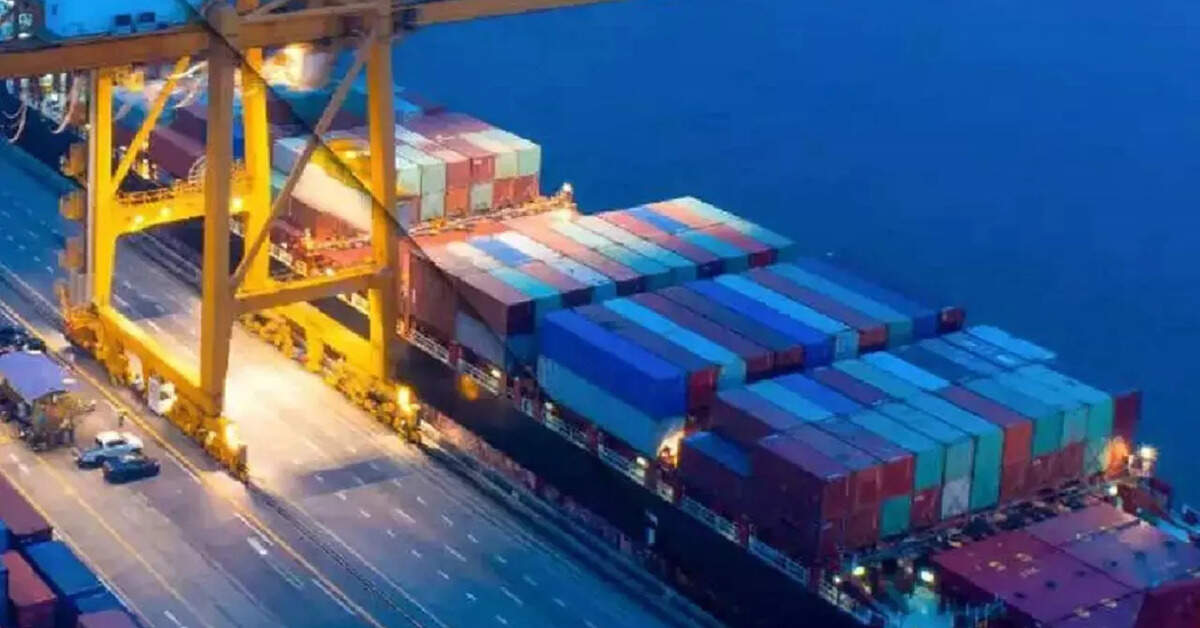 haldia: Shipping minister flags off maiden cargo vessel between Haldia ...