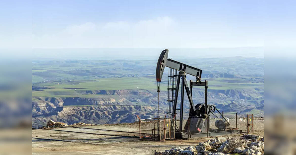 Oil Price Today: Oil claws back after heavy selloff as supply concerns ...