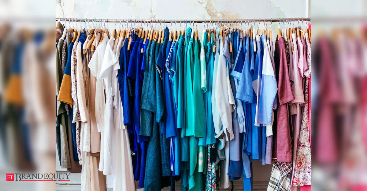 US Clothing Price: Shoppers are cutting back on clothing, forcing U.S ...