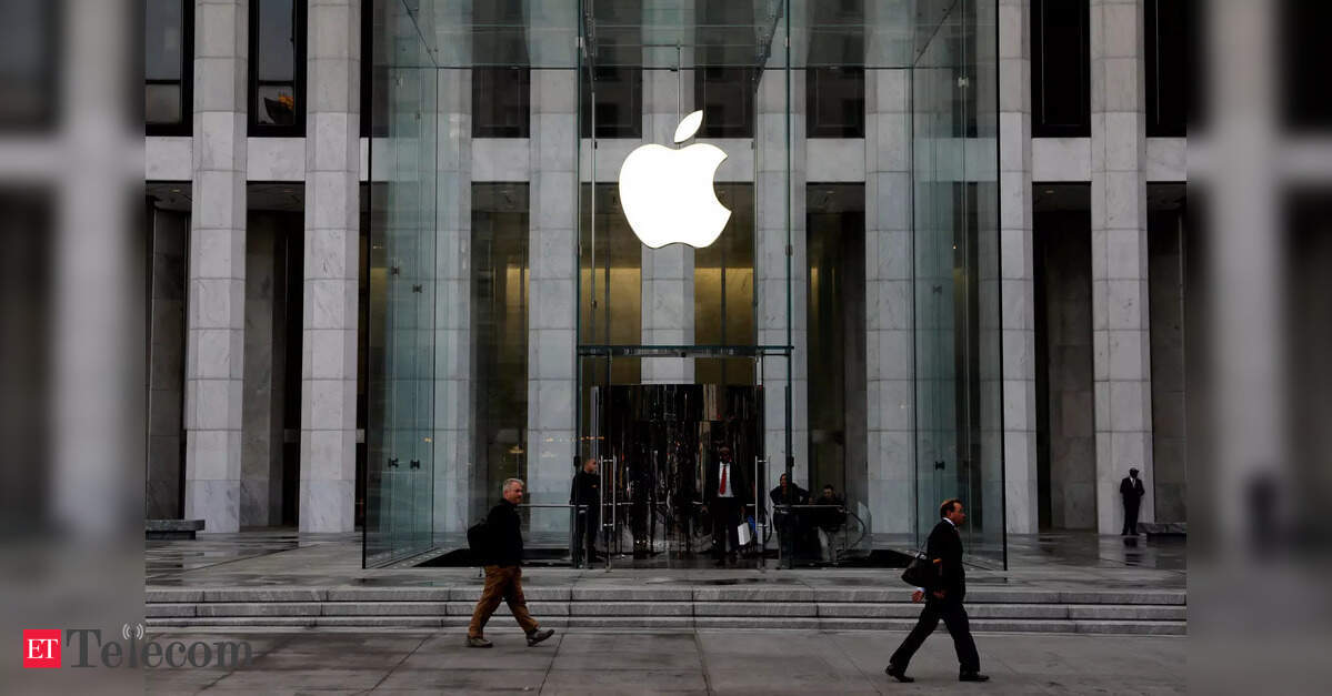 Apple senior exec leaves iPhone maker after remark in viral video ...