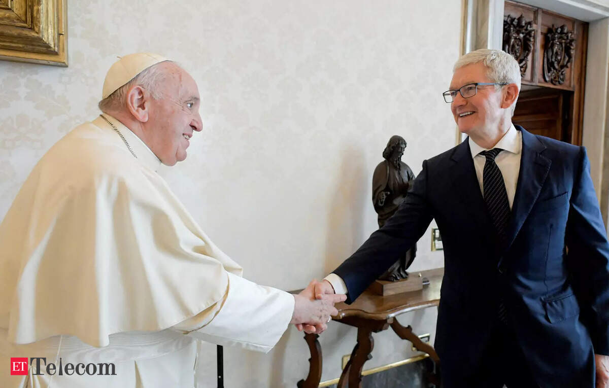 Mobile phone critic Pope Francis meets Apple chief Tim Cook, Telecom ...