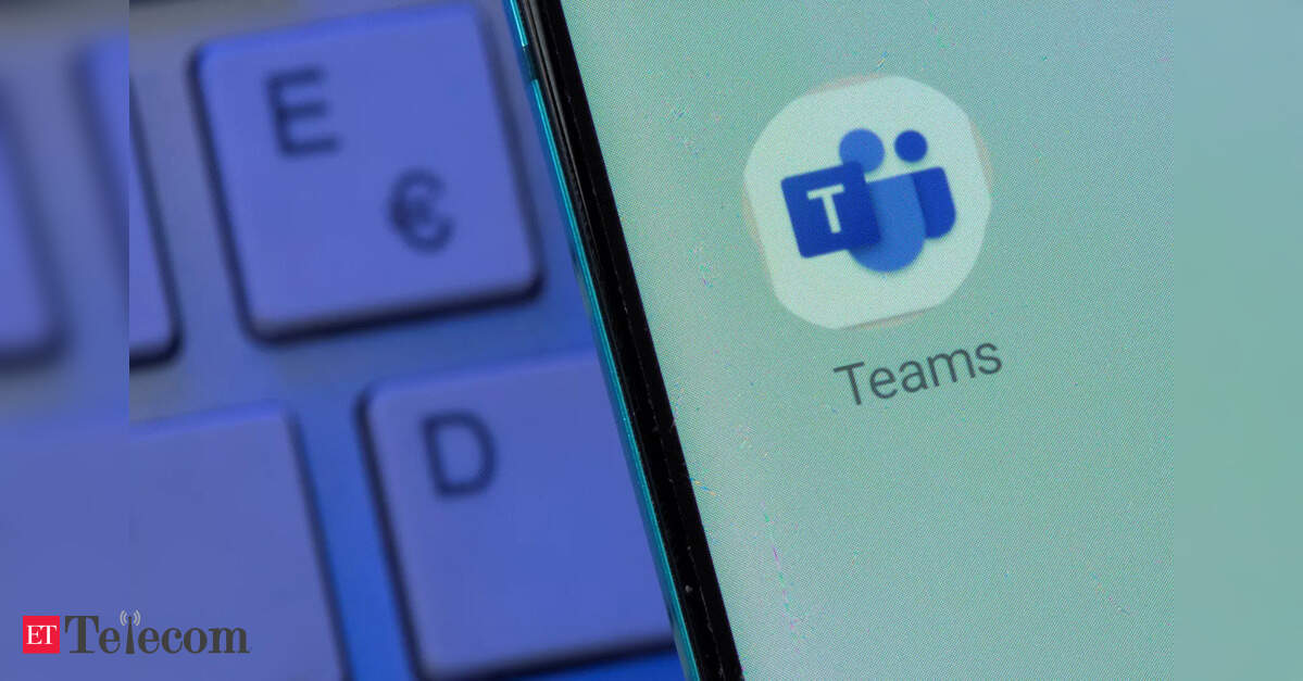 Microsoft probes Teams, Outlook outage as thousands of users report ...