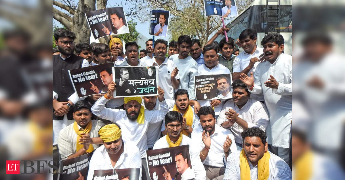 IYC stages symbolic protest in show of solidarity for RaGa, ETBFSI